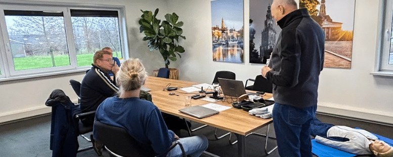 Samen levens redden: reanimatiecursus voor Defibrion medewerkers ...